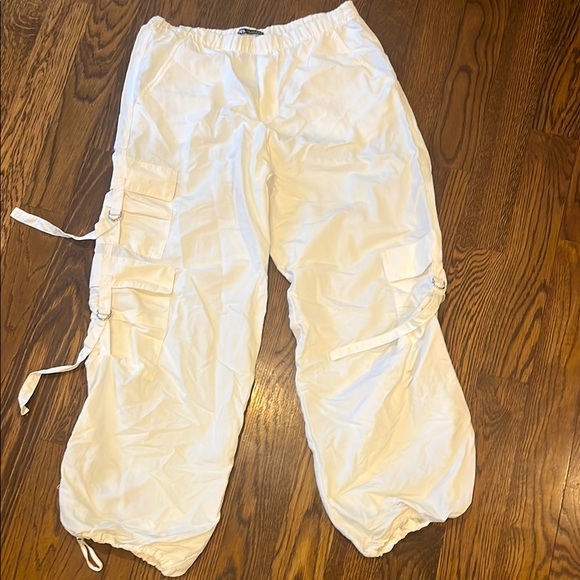 Zara | Pants & Jumpsuits | Zara M White Cargo Pants With Drawstring ...